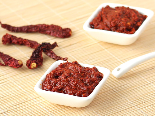 Red Chilli Chutney Recipe - Spicy Chilli Garlic Chutney Sauteed in Oil