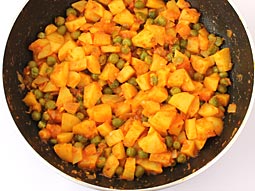 Dry Aloo Matar Recipe - Spicy Indian Aloo and Mutter Sabzi with Tomato