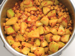 Lauki Chana Dal Ki Sabzi - Lauki Curry with Chana Dal - Stepwise Photo ...