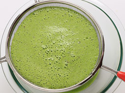 Spinach Juice Recipe - Detoxifying Raw Spinach Juice for Glowing Skin