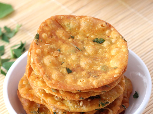 मेथी पूरी रेसिपी - Methi Puri Recipe In Hindi - Methi Puri Banane Ki Vidhi