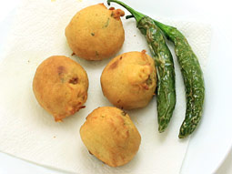 Vada Pav Recipe - Mumbai Style Pav Vada with Spicy Chutney