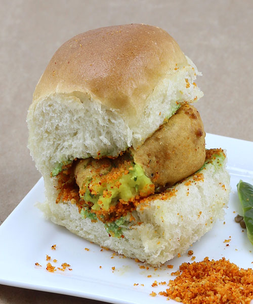 वडा पाव रेसिपी - Vada Pav Recipe In Hindi - Vada Pav Banane Ki Vidhi
